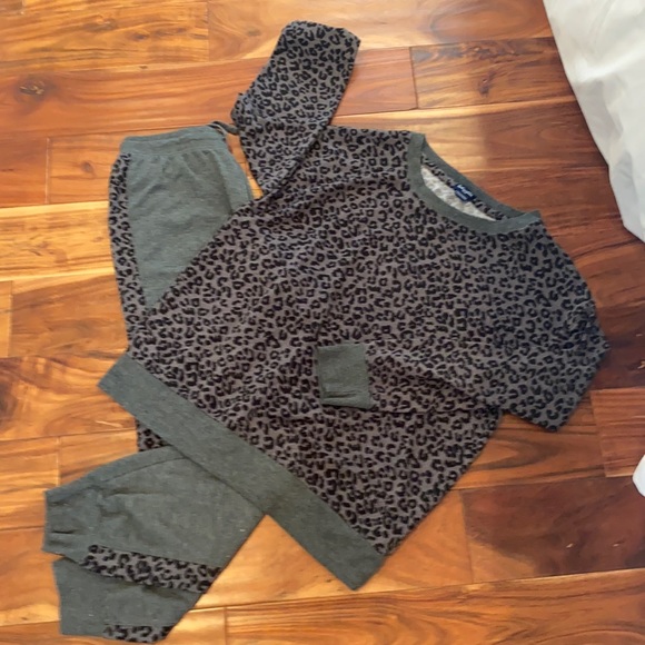 Splendid | Intimates & Sleepwear | Cute Cheetah Pj Set | Poshmark